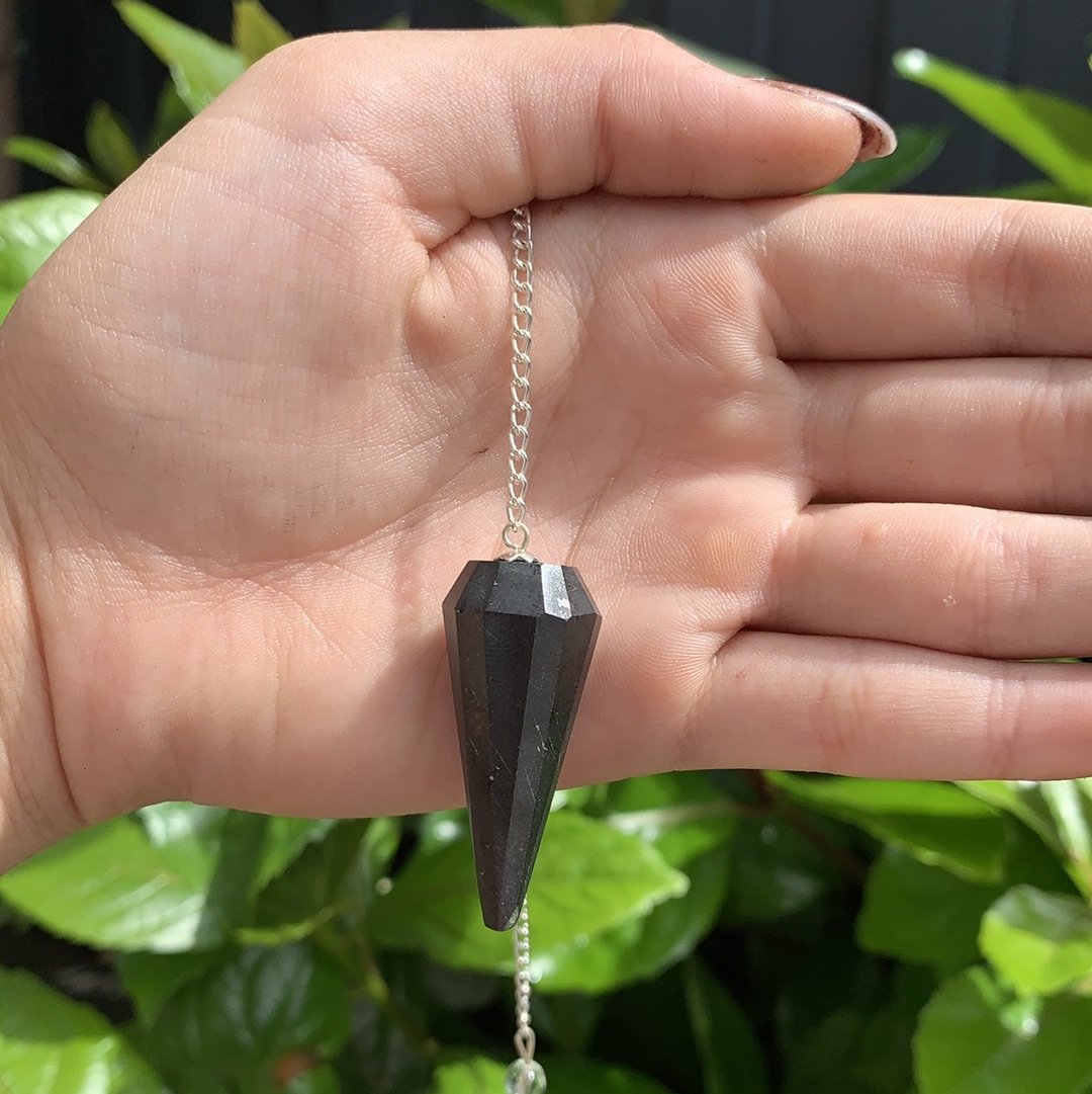 Pendulums – The Guide Crystals